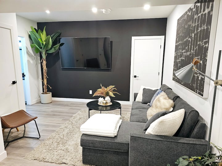 Brand New Stylish Suite With Separate Entrance - Calgary