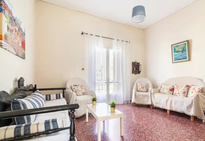 Irene & Sakis: The Vintage Home - Heraclión