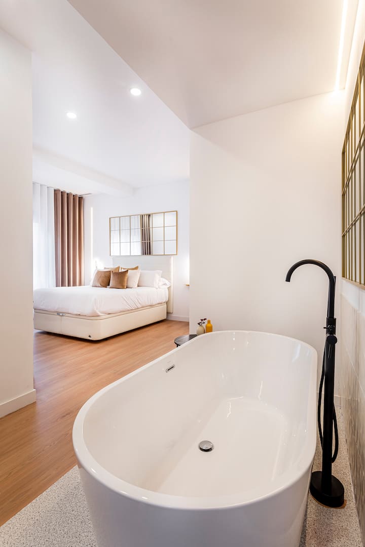 Luxurious And Spacious Next To The Central Market - Valencia