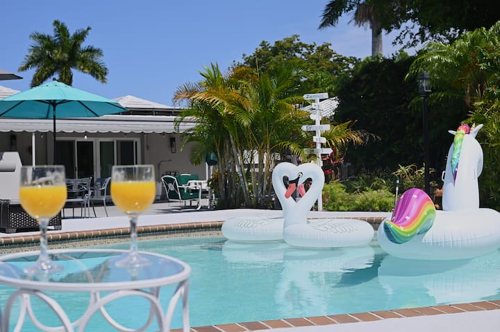 Santorini Luxury Retreat W/6 Private Master Suites - West Palm Beach, FL