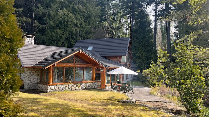 Mountain House With Lakefront - Villa La Angostura