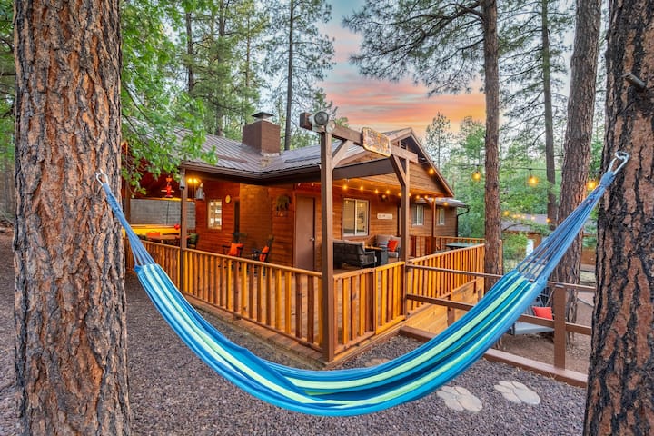 Bear Hug Cabin W/fireplace, Fire Pit, Yard Games - Pinetop-Lakeside, AZ