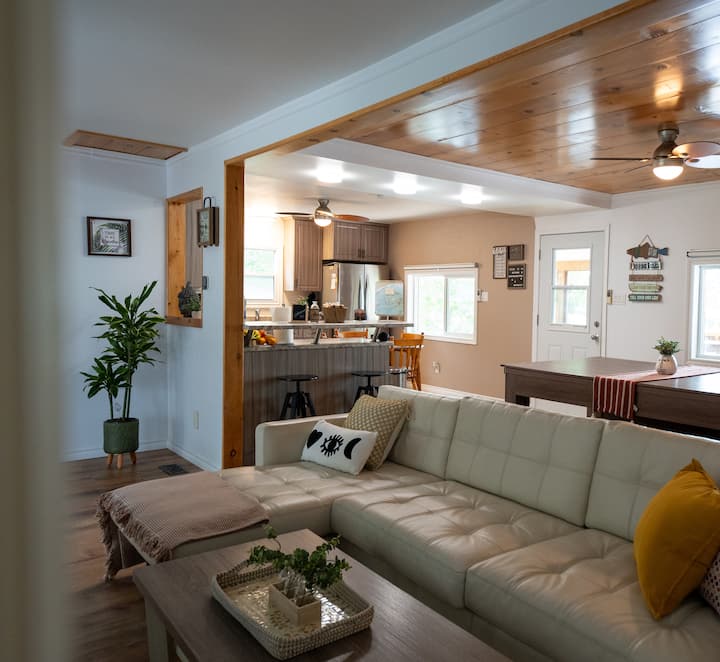 Lakefront Cottage|kayaks|paddleboards & Games Room - Renfrew