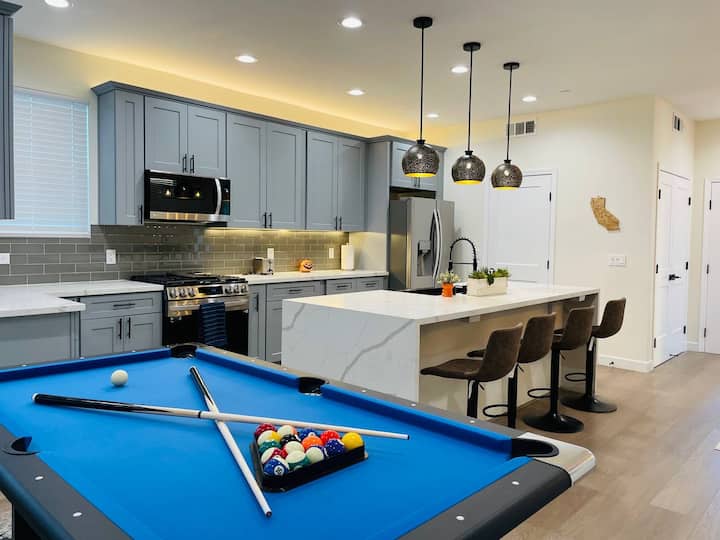 Lux 4bd 3bth Central Home 30min Beaches& Dwntwn-sd - Escondido, CA