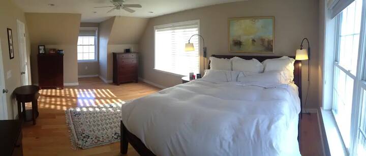 Large Sunny Lakeside Room Ideal For Longer Stays - Peekskill, NY