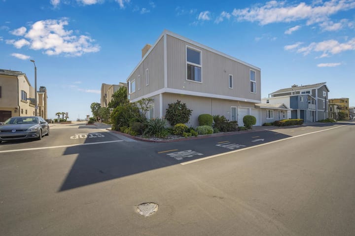 Duplex Home Only 1 Home From The Sand In W. Npb - Newport Beach, CA