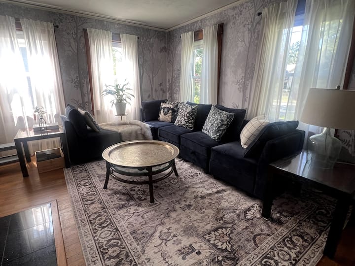 Craftman Cottage In Town! (2.5mi To Beach) - Narragansett, RI