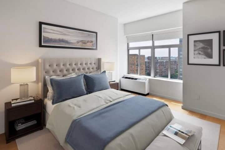 Panoramic Water & City Views | Luxury High-rise - Manhattan, NY