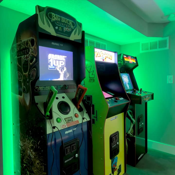 Sleeps 12+ L Hot Tub L Arcades L Parking - Salt Lake City, UT