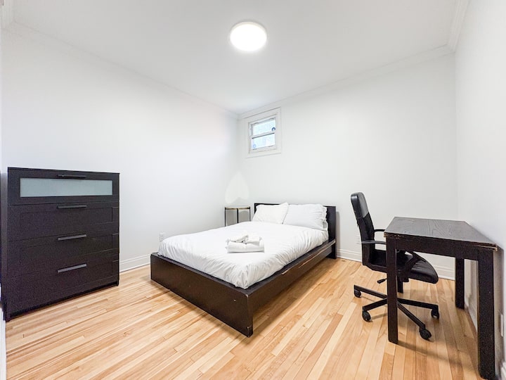 Stunning Room H - Downtown Area Mtl - Montreal