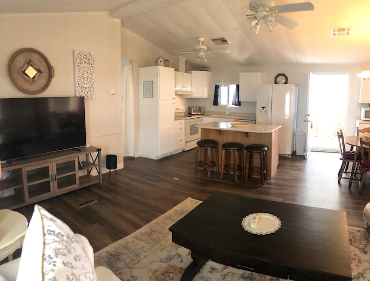Newly Remodeled And Mtn Views. - Apache Junction, AZ