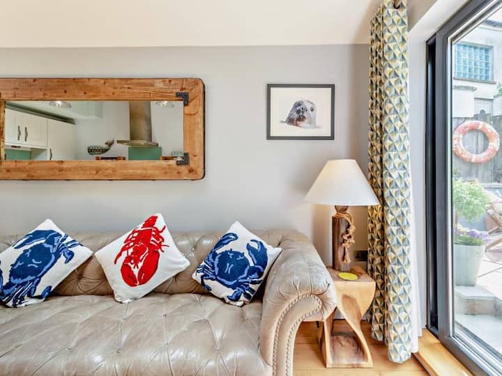 Tenby Apartment By The Harbour - Waterwynch House