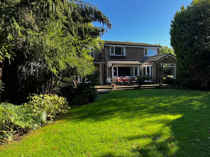 Forest House. Sleeps 12. Two Night Minimum Stay - Littlehampton