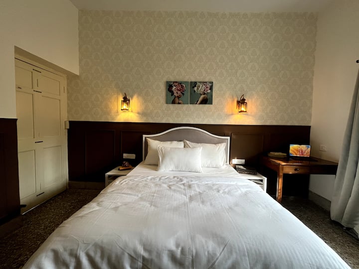 Spacious Colonial 4bhk; Green Lawn;outdoor Jacuzzi - Dehradun