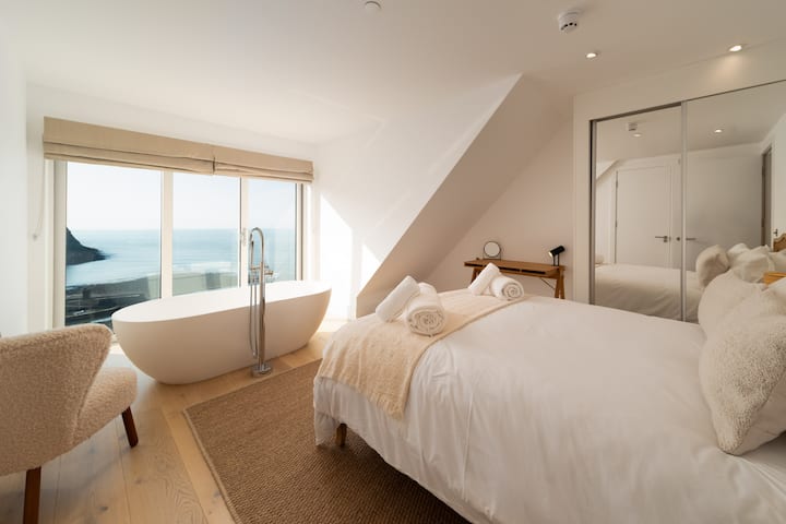 Sea View & Window Bath Experience | 2bed | Balcony - Lynmouth