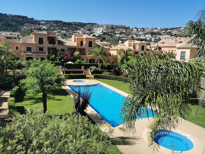 Piso Bonito Con Piscina Grande, A/с, Garaje. - Xàbia