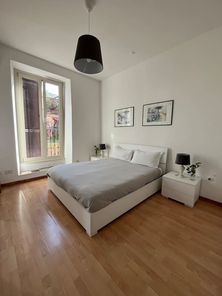Esquilino: Charming Flat With 4 Rooms - Roma
