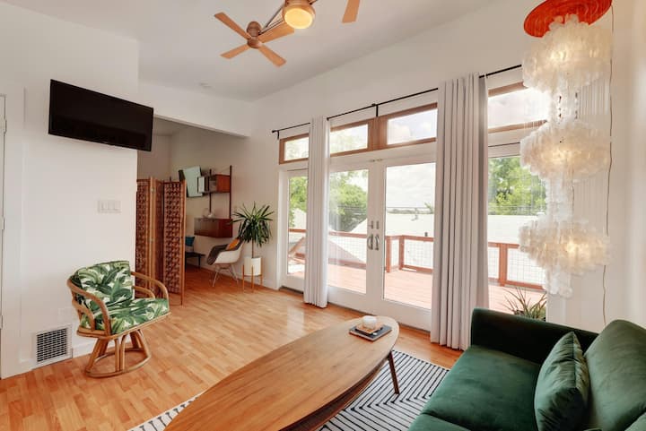 The Treehouse: Central Austin Loft With Large Deck - Austin