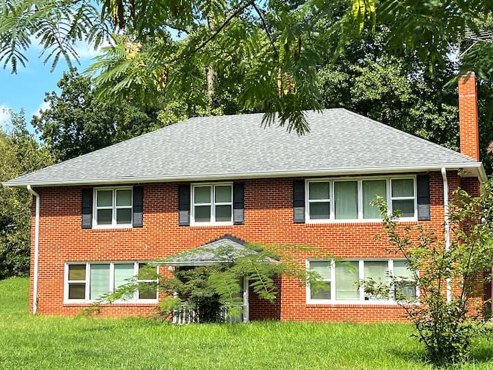 Worker's Den Of Richmond-5 Bdr House In Zip 23227 - Ashland, VA
