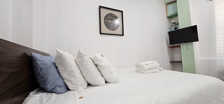 Chagga- 1br Clean-quiet Aptmt-location-rain Shower - Windsor