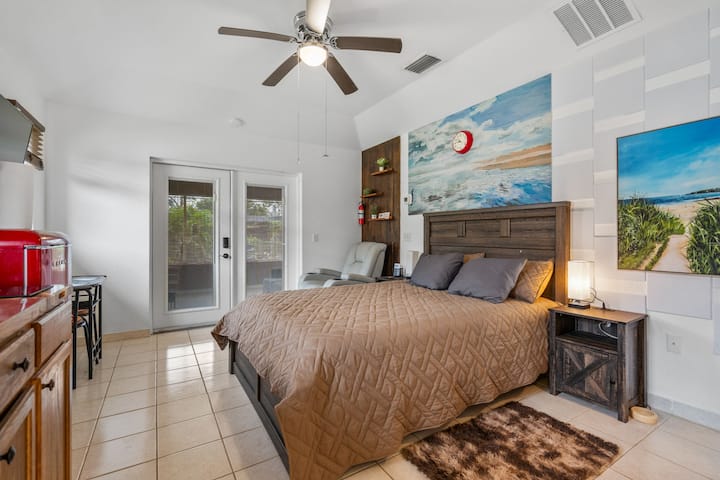 Unique Studio Near Warm Springs - North Port, FL