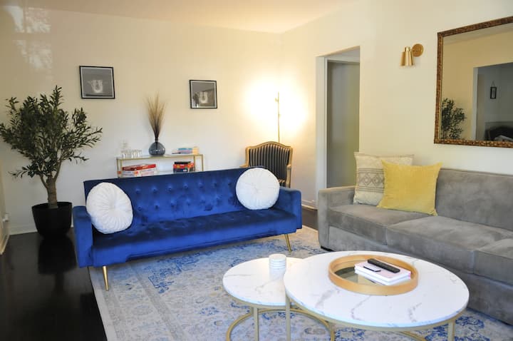 Tranquil Toluca Lake Charmer
Three Bedroom - Los Angeles, CA