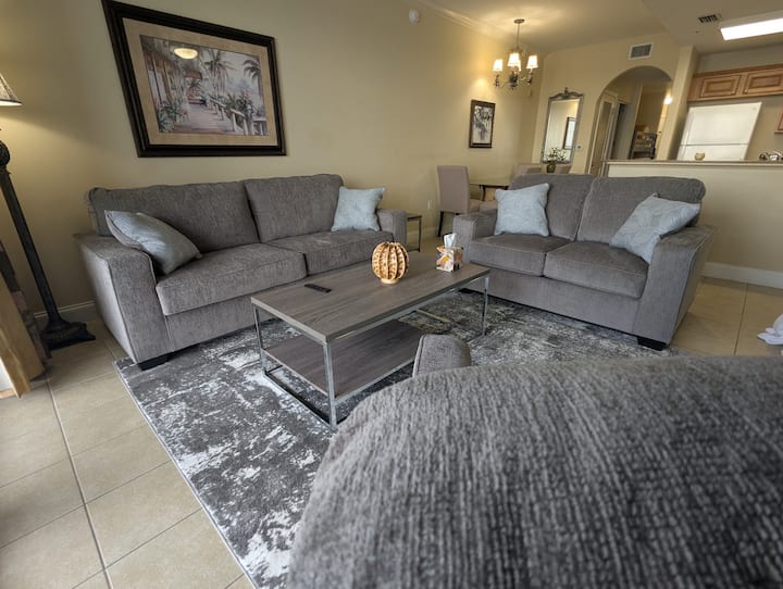 Charming Lakefront Condo Just 1 Mile From Disney! - Lake Buena Vista, FL