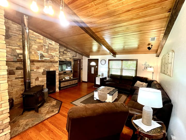 Country Retreat 3br/2 Ba, Full Kitchen Pool Table - Garden Grove, FL