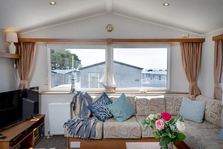 Cheerful Holiday Home At Landscove Holiday Park - Brixham