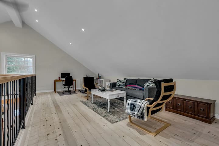 Chalet Lac Lemery: Stunning 3 Bedroom Lakehouse - Lac-Simon