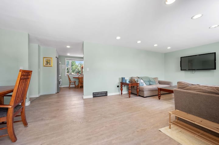 Colorado Mountain View Rambler, Ada Friendly - Longmont, CO
