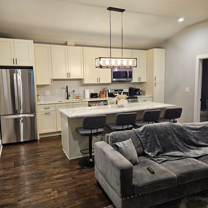 Luxury & Convenient To Dowtown Chicago Duplex - Chicago, IL