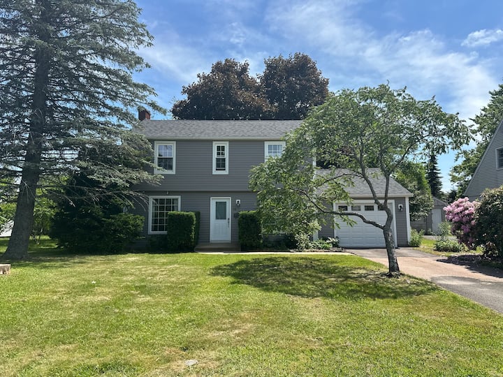 Modern 2 Bedroom Stay - Walkable! Evrthng You Need - ニュー・ブランズウィック