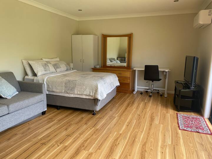 Large One-bedroom Unit With Outdoor Living&kitchen - University of Wollongong, Wollongong campus