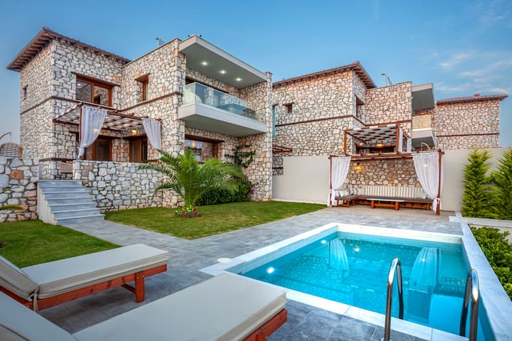 Beachfront Gea Villa - Dafnes Village - Greece
