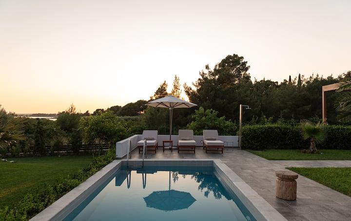 Beachfront Gea Villa - Dafnes Village - Chalkidiki