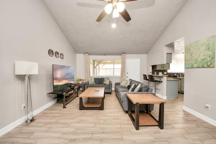 City Light Sanctuary, Pets Welcome - Stafford, TX