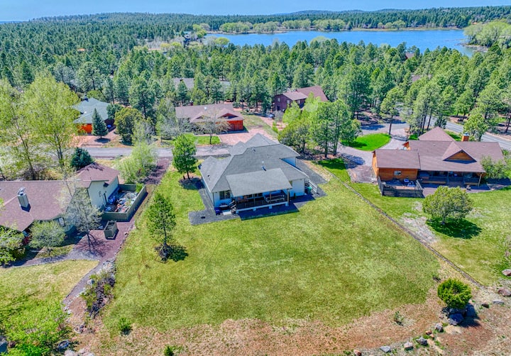 Modern Rainbow Lake Home W/game Room, Deck & Bbq - Pinetop-Lakeside, AZ