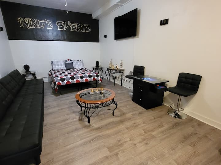 King's Estate's Downtown Studio / Game Room - Six Flags Discovery Kingdom, Vallejo