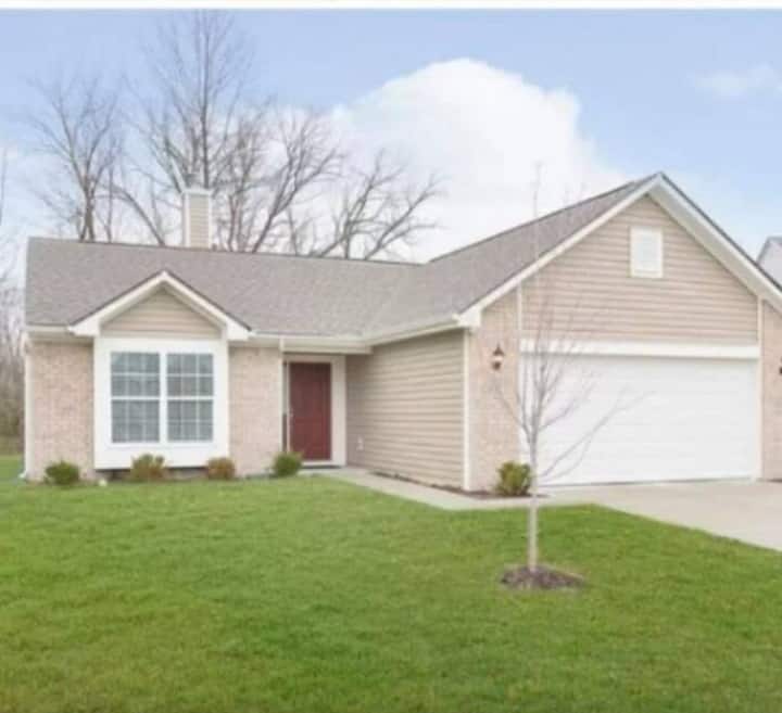 2 Bedrooms In Indianapolis/camby.
Near Airport - Indiana (State)