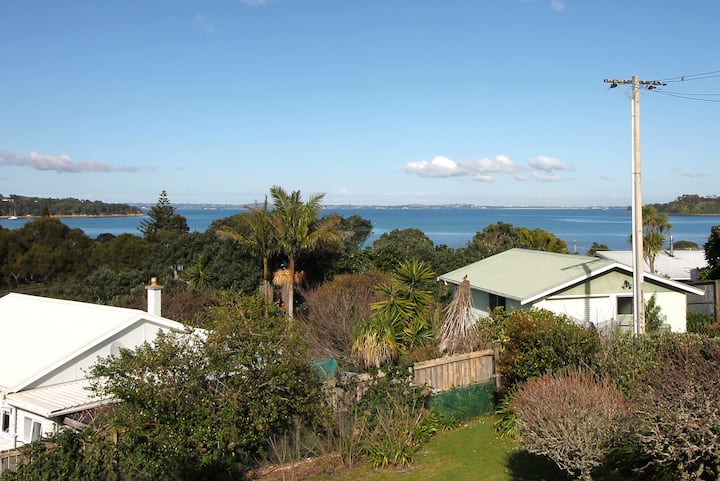 Classic Family Bach By The Beach - Waiheke Island