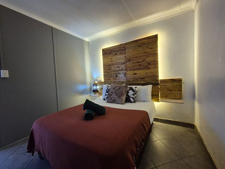 Full Apartment/sleeps 2/living Area/parking For 2 - Bloemfontein