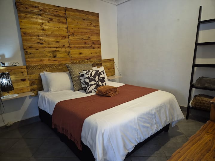 Feather Rest - Comfy & Private 1br - 2x Parking - Bloemfontein