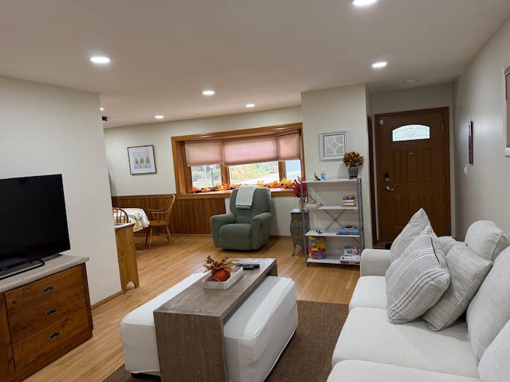 Quiet Family Home, Free Garage & 1500 Mbps Wi-fi - Arlington Heights, IL