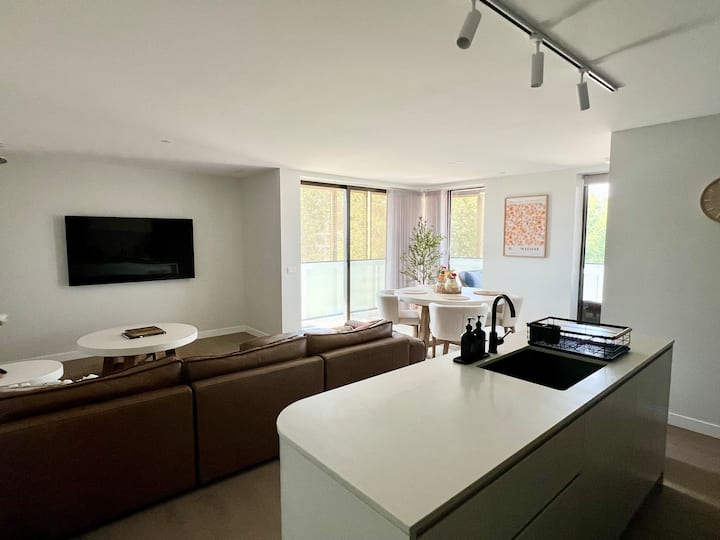 Luxury 2 Bedroom Apartment On Northbourne Avenue - Canberra