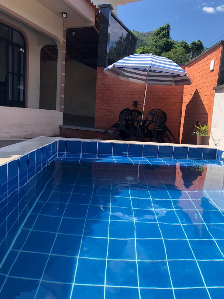 Casa Com Piscina Para Temporada. - Governador Celso Ramos