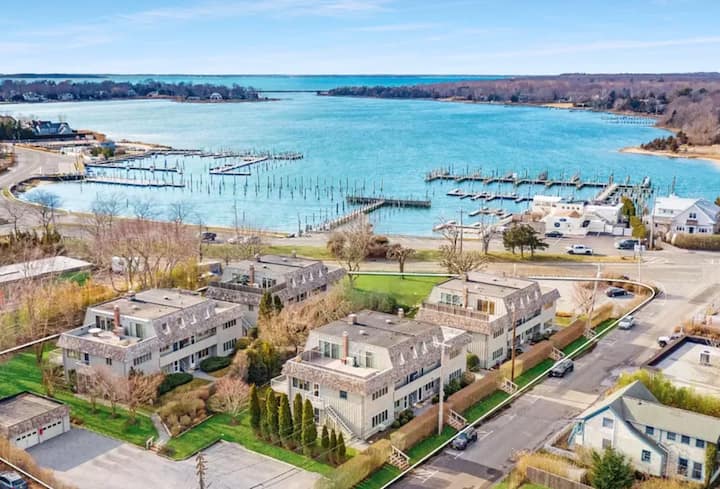 Sag Harbor Luxe Penthouse • Rooftop & Water Views - Sag Harbor, NY