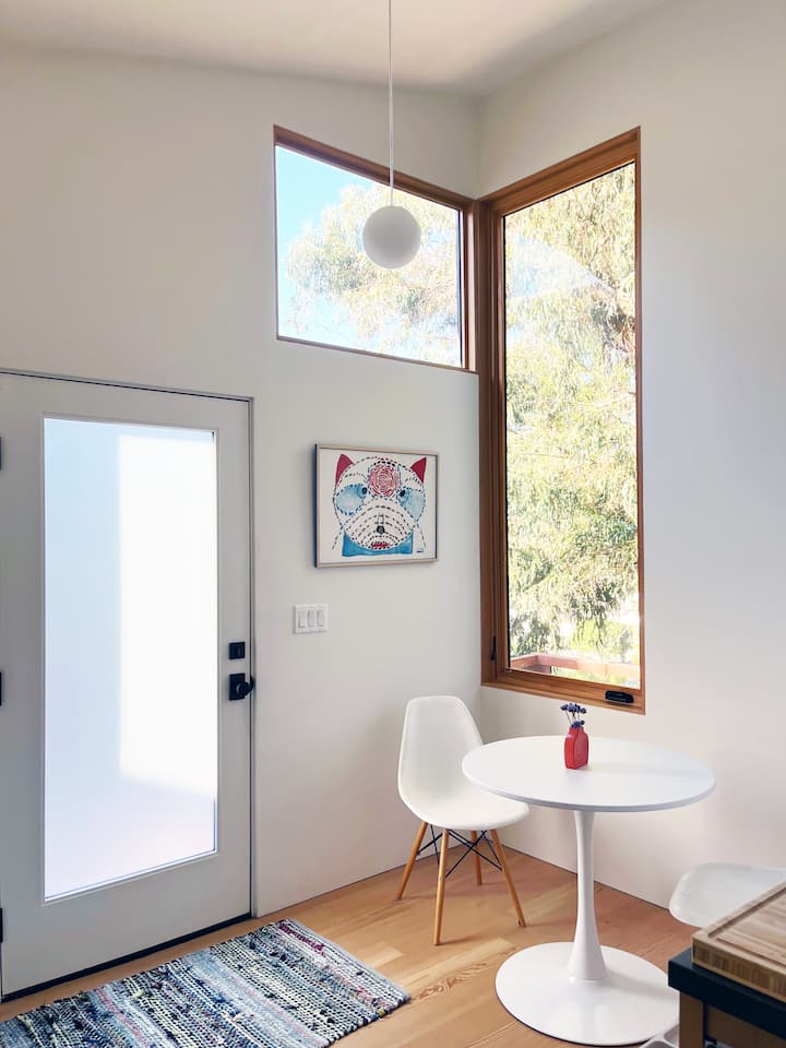 Garden Studio Apartment W Deck - Pasadena, CA
