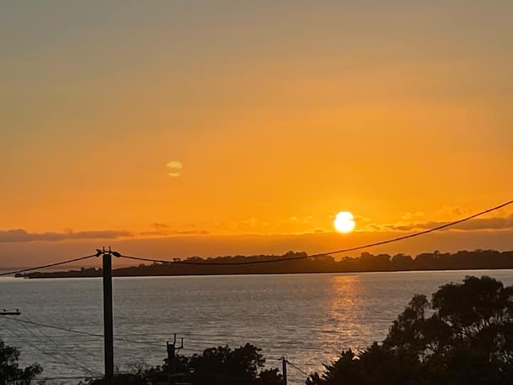 Stunning Estuary Views. 7 Beds, Ping Pong - Mandurah