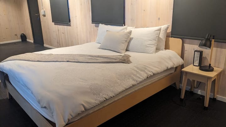 Enchanting Farm Cabin 1 (Queen Bed With Tv) - Welkom